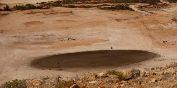 Outback Aussie dirt golf course has one-of-a-kind arrangement with St ...